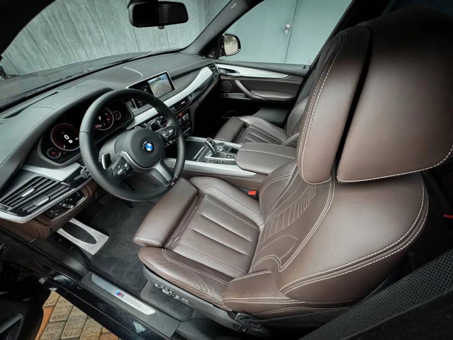 Black BMW X5 2016 in Riga, with an engine capacity of 3.00 L and mileage of 204 thousand km for 26800 €, photo 14 on AUTOMOTO.COM.LV