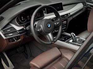 Black BMW X5 2016 in Riga, with an engine capacity of 3.00 L and mileage of 204 thousand km for 26800 €, photo 16 on AUTOMOTO.COM.LV