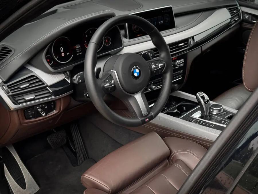 Black BMW X5 2016 in Riga, with an engine capacity of 3.00 L and mileage of 204 thousand km for 26800 €, photo 16 on AUTOMOTO.COM.LV