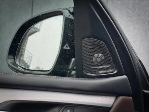 Black BMW X5 2016 in Riga, with an engine capacity of 3.00 L and mileage of 204 thousand km for 26800 €, photo 17 on AUTOMOTO.COM.LV