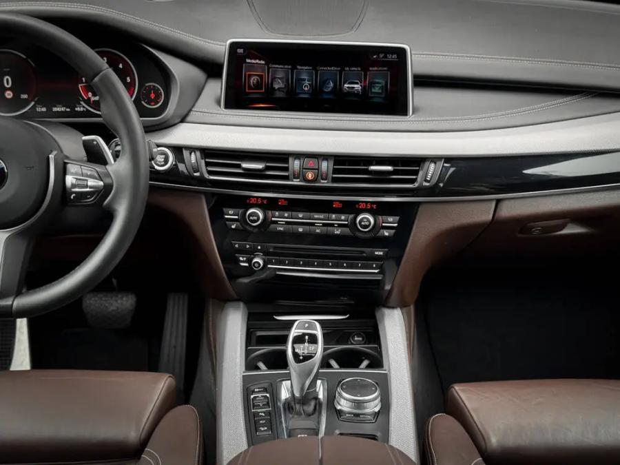 Black BMW X5 2016 in Riga, with an engine capacity of 3.00 L and mileage of 204 thousand km for 26800 €, photo 19 on AUTOMOTO.COM.LV
