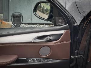 Black BMW X5 2016 in Riga, with an engine capacity of 3.00 L and mileage of 204 thousand km for 26800 €, photo 20 on AUTOMOTO.COM.LV