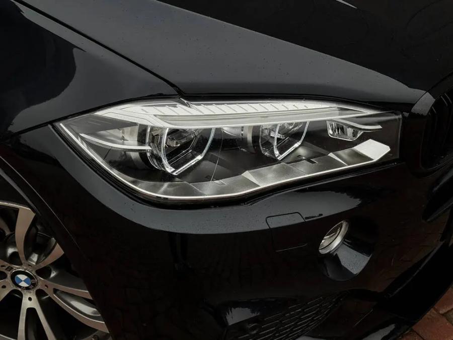 Black BMW X5 2016 in Riga, with an engine capacity of 3.00 L and mileage of 204 thousand km for 26800 €, photo 23 on AUTOMOTO.COM.LV