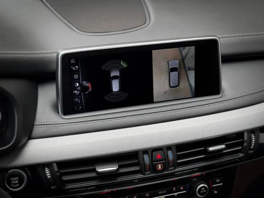 Black BMW X5 2016 in Riga, with an engine capacity of 3.00 L and mileage of 204 thousand km for 26800 €, photo 24 on AUTOMOTO.COM.LV