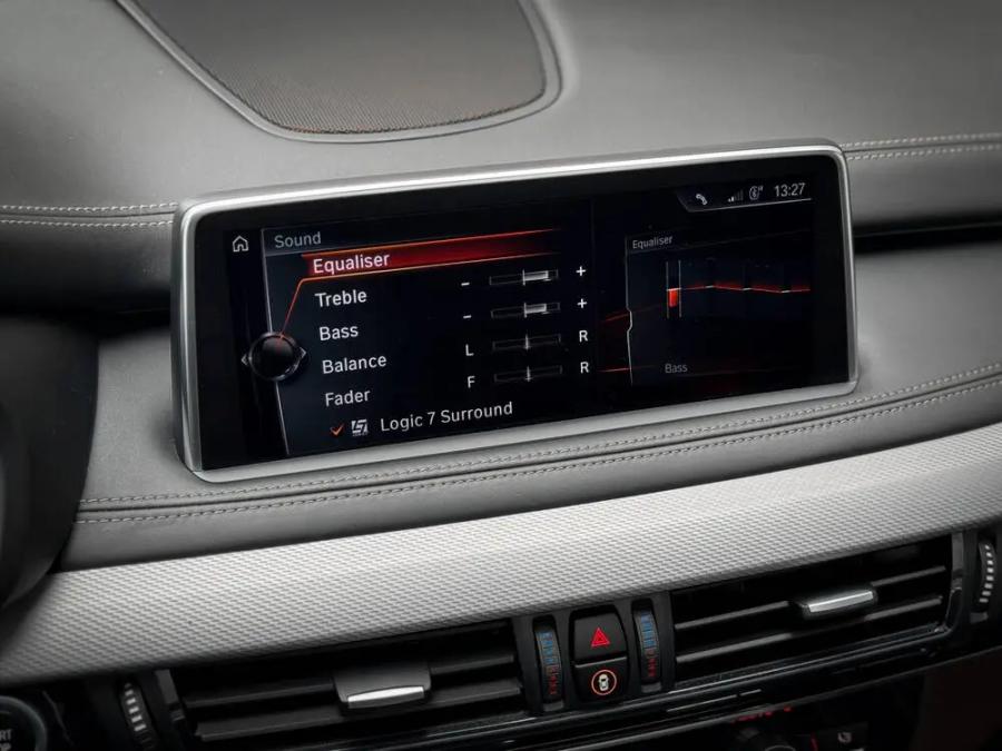 Black BMW X5 2016 in Riga, with an engine capacity of 3.00 L and mileage of 204 thousand km for 26800 €, photo 26 on AUTOMOTO.COM.LV