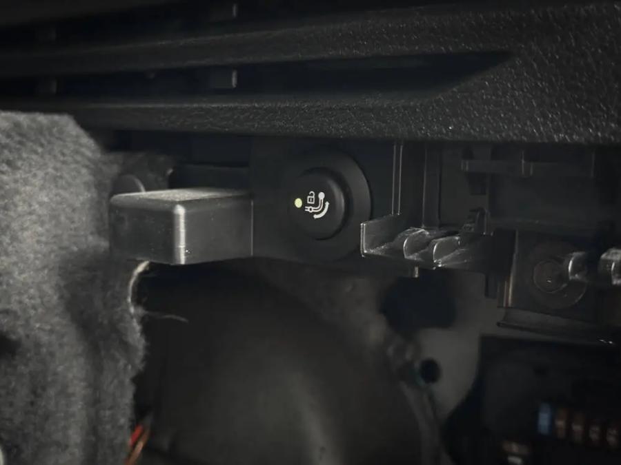 Black BMW X5 2016 in Riga, with an engine capacity of 3.00 L and mileage of 204 thousand km for 26800 €, photo 28 on AUTOMOTO.COM.LV