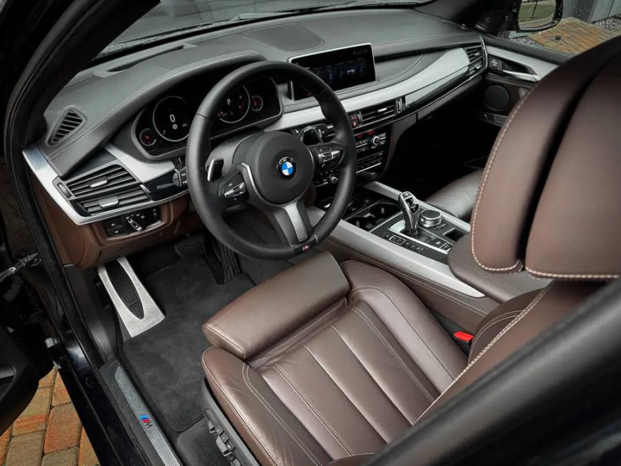 Black BMW X5 2016 in Riga, with an engine capacity of 3.00 L and mileage of 204 thousand km for 26800 €, photo 35 on AUTOMOTO.COM.LV