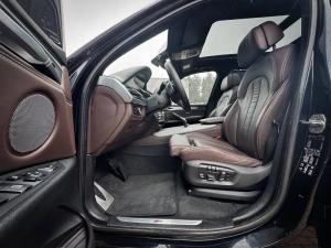 Black BMW X5 2016 in Riga, with an engine capacity of 3.00 L and mileage of 204 thousand km for 26800 €, photo 36 on AUTOMOTO.COM.LV