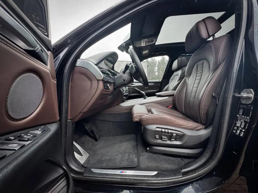 Black BMW X5 2016 in Riga, with an engine capacity of 3.00 L and mileage of 204 thousand km for 26800 €, photo 36 on AUTOMOTO.COM.LV