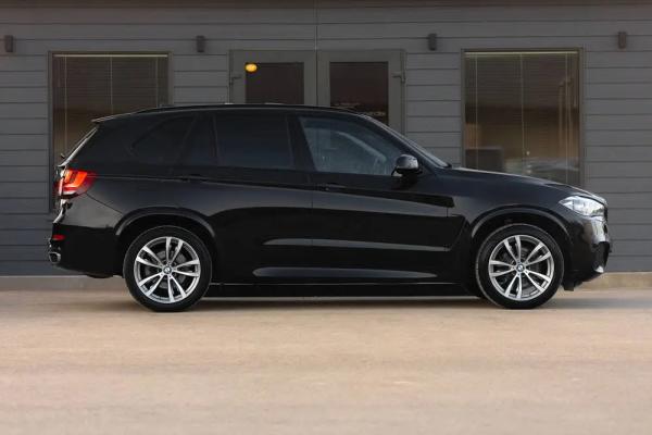 Melns BMW X5 2016 Jelgava, ar dzinēja tilpumu 2.00 L un nobraukumu 200 tūkst. km par 24500 €, foto 6 vietnē AUTOMOTO.COM.LV
