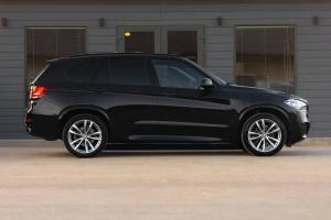 Black BMW X5 2016 in Jelgava, with an engine capacity of 2.00 L and mileage of 200 thousand km for 24500 €, photo 7 on AUTOMOTO.COM.LV