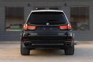 Black BMW X5 2016 in Jelgava, with an engine capacity of 2.00 L and mileage of 200 thousand km for 24500 €, photo 8 on AUTOMOTO.COM.LV