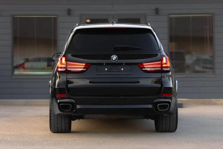Black BMW X5 2016 in Jelgava, with an engine capacity of 2.00 L and mileage of 200 thousand km for 24500 €, photo 8 on AUTOMOTO.COM.LV