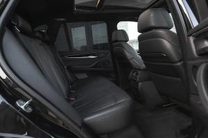 Black BMW X5 2016 in Jelgava, with an engine capacity of 2.00 L and mileage of 200 thousand km for 24500 €, photo 12 on AUTOMOTO.COM.LV
