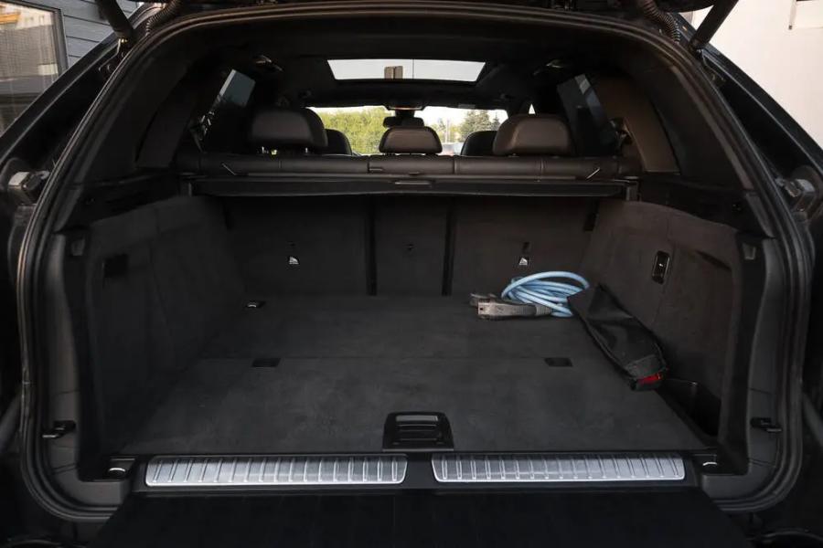 Black BMW X5 2016 in Jelgava, with an engine capacity of 2.00 L and mileage of 200 thousand km for 24500 €, photo 13 on AUTOMOTO.COM.LV