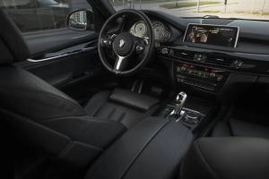 Black BMW X5 2016 in Jelgava, with an engine capacity of 2.00 L and mileage of 200 thousand km for 24500 €, photo 14 on AUTOMOTO.COM.LV