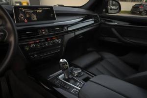 Black BMW X5 2016 in Jelgava, with an engine capacity of 2.00 L and mileage of 200 thousand km for 24500 €, photo 15 on AUTOMOTO.COM.LV