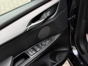 Melns BMW X5 2016 Rīga, ar dzinēja tilpumu 3.00 L un nobraukumu 207 tūkst. km par 25490 €, foto 17 vietnē AUTOMOTO.COM.LV