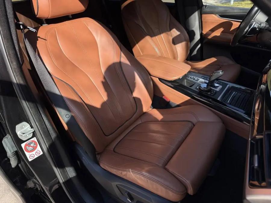 Melns BMW X5 2016 Jūrmala, ar dzinēja tilpumu 3.00 L un nobraukumu 220 tūkst. km par 22950 €, foto 21 vietnē AUTOMOTO.COM.LV