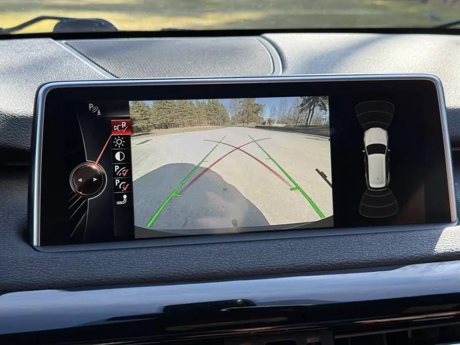 Melns BMW X5 2016 Jūrmala, ar dzinēja tilpumu 3.00 L un nobraukumu 220 tūkst. km par 22950 €, foto 31 vietnē AUTOMOTO.COM.LV