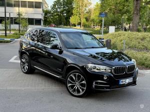 Melns BMW X5 2016 Viļņa, ar dzinēja tilpumu 3.00 L un nobraukumu 189 tūkst. km par 18900 €, foto  vietnē AUTOMOTO.COM.LV