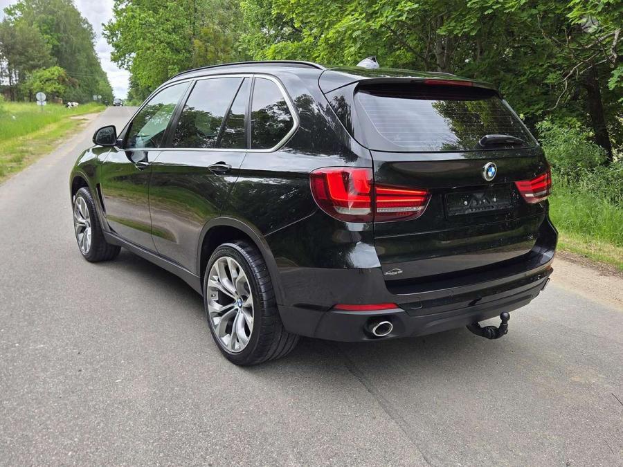 Black BMW X5 2016 in Kaunas, with an engine capacity of 2.99 L and mileage of 245 thousand km for 17898 €, photo 7 on AUTOMOTO.COM.LV