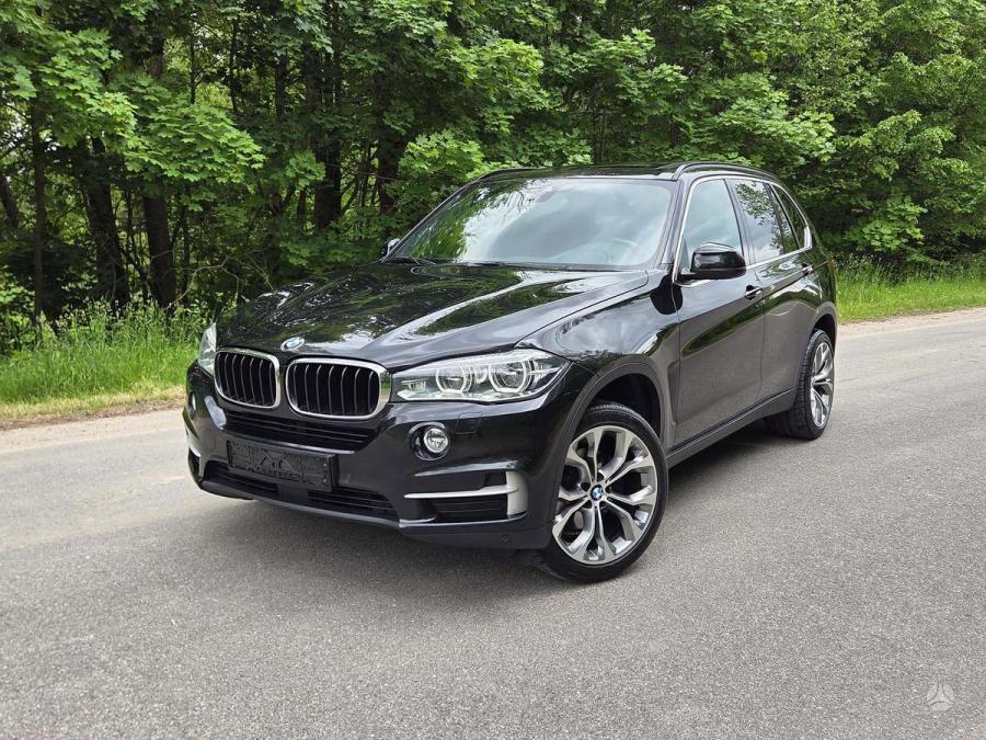 Black BMW X5 2016 in Kaunas, with an engine capacity of 2.99 L and mileage of 245 thousand km for 17898 €, photo 9 on AUTOMOTO.COM.LV