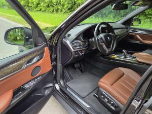 Black BMW X5 2016 in Kaunas, with an engine capacity of 2.99 L and mileage of 245 thousand km for 17898 €, photo 11 on AUTOMOTO.COM.LV