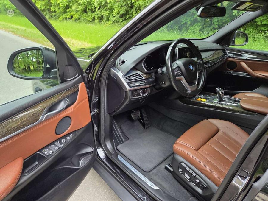 Black BMW X5 2016 in Kaunas, with an engine capacity of 2.99 L and mileage of 245 thousand km for 17898 €, photo 11 on AUTOMOTO.COM.LV