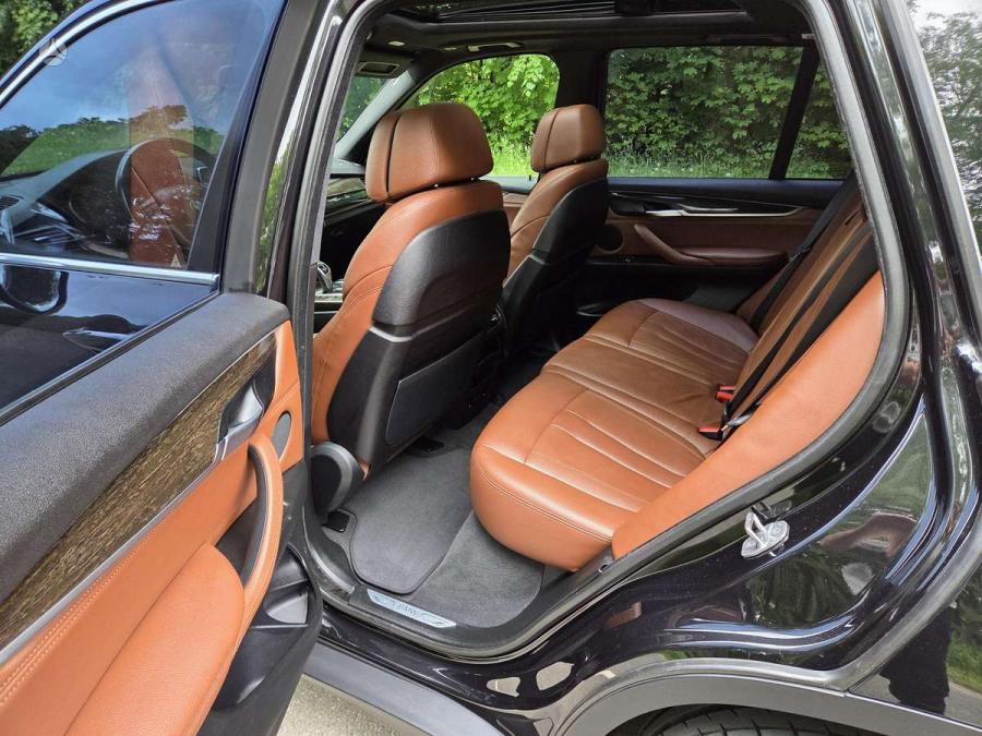 Black BMW X5 2016 in Kaunas, with an engine capacity of 2.99 L and mileage of 245 thousand km for 17898 €, photo 12 on AUTOMOTO.COM.LV