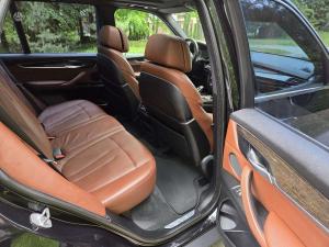Black BMW X5 2016 in Kaunas, with an engine capacity of 2.99 L and mileage of 245 thousand km for 17898 €, photo 13 on AUTOMOTO.COM.LV