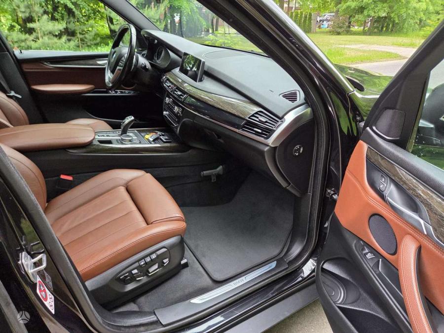 Black BMW X5 2016 in Kaunas, with an engine capacity of 2.99 L and mileage of 245 thousand km for 17898 €, photo 14 on AUTOMOTO.COM.LV