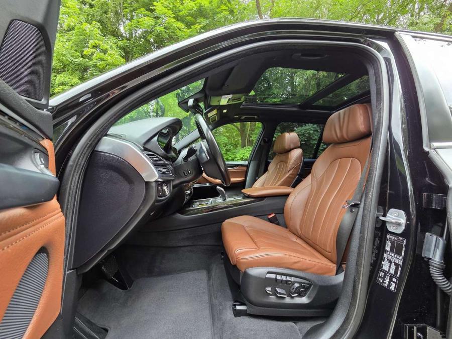 Black BMW X5 2016 in Kaunas, with an engine capacity of 2.99 L and mileage of 245 thousand km for 17898 €, photo 16 on AUTOMOTO.COM.LV