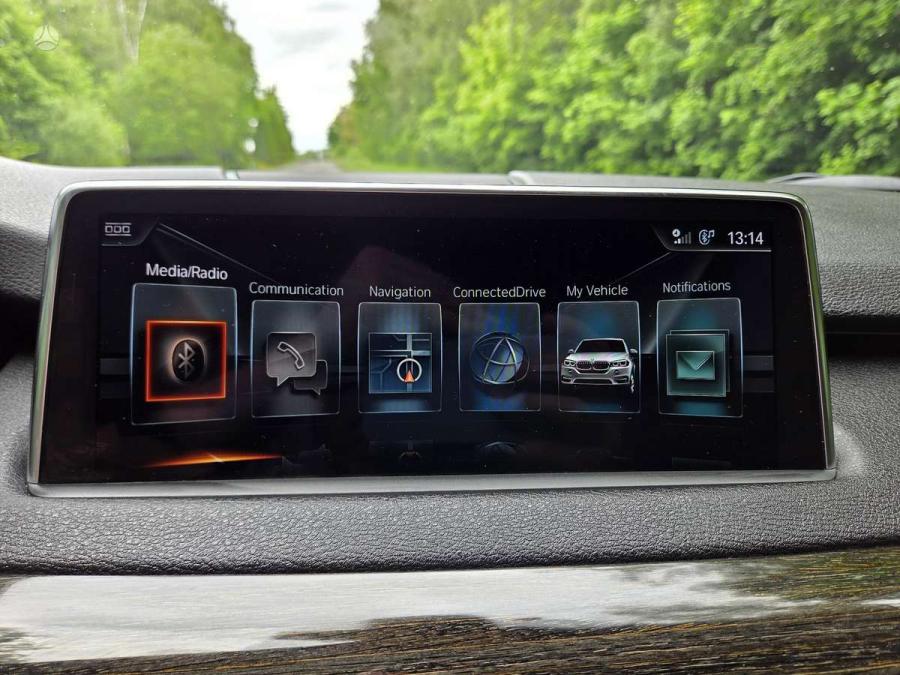 Black BMW X5 2016 in Kaunas, with an engine capacity of 2.99 L and mileage of 245 thousand km for 17898 €, photo 25 on AUTOMOTO.COM.LV