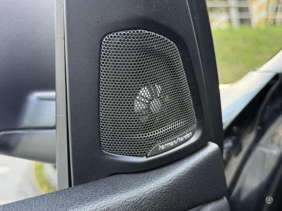 Black BMW X5 2016 in Vilnius, with an engine capacity of 2.99 L and mileage of 189 thousand km for 18500 €, photo 15 on AUTOMOTO.COM.LV