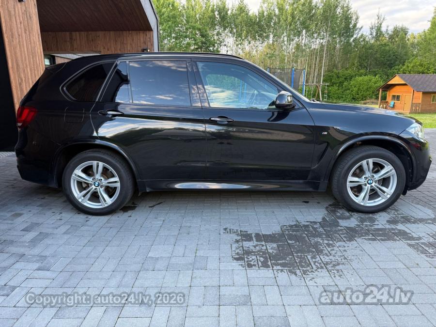 Black BMW X5 2016 in Tallinn, with an engine capacity of 3.00 L and mileage of 199 thousand km for 29900 €, photo 5 on AUTOMOTO.COM.LV