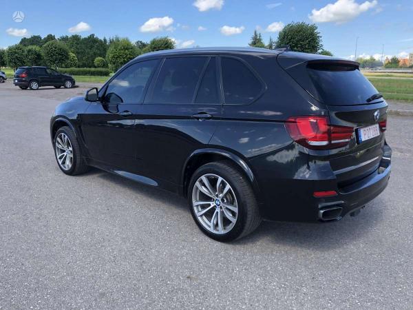 Black BMW X5 2016 in Kaunas, with an engine capacity of 4.40 L and mileage of 220 thousand km for 13950 €, photo 3 on AUTOMOTO.COM.LV