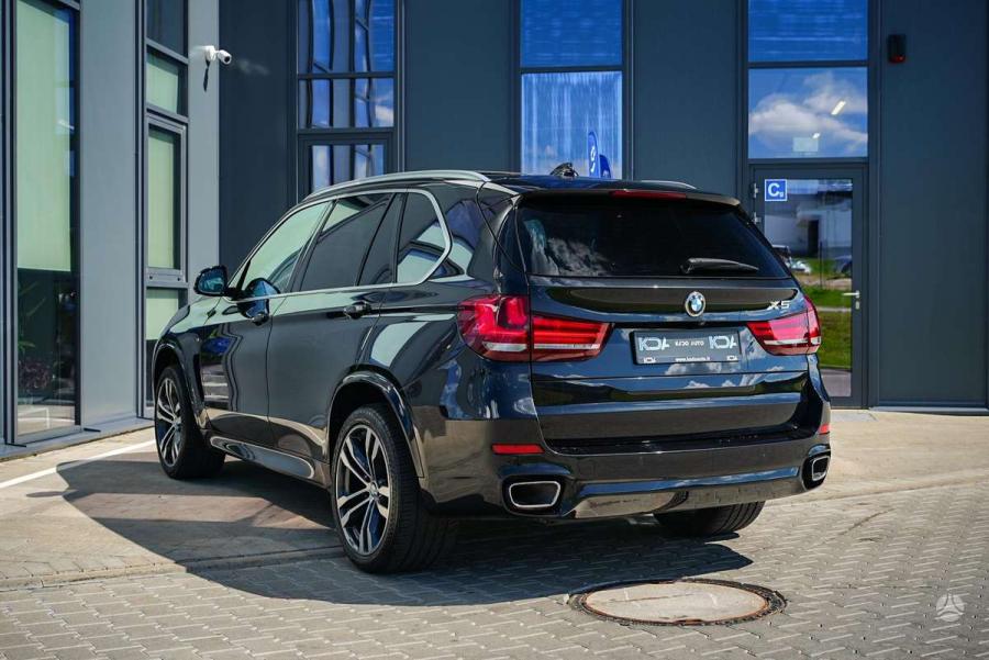 Black BMW X5 2016 in Kaunas, with an engine capacity of 2.99 L and mileage of 325 thousand km for 20450 €, photo 10 on AUTOMOTO.COM.LV