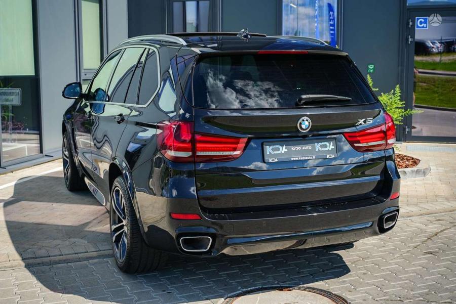 Black BMW X5 2016 in Kaunas, with an engine capacity of 2.99 L and mileage of 325 thousand km for 20450 €, photo 12 on AUTOMOTO.COM.LV