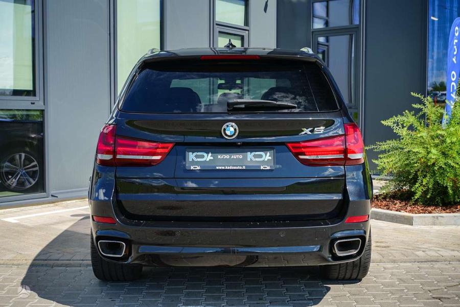 Black BMW X5 2016 in Kaunas, with an engine capacity of 2.99 L and mileage of 325 thousand km for 20450 €, photo 13 on AUTOMOTO.COM.LV
