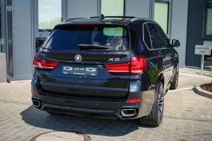 Black BMW X5 2016 in Kaunas, with an engine capacity of 2.99 L and mileage of 325 thousand km for 20450 €, photo 14 on AUTOMOTO.COM.LV