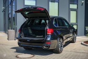 Black BMW X5 2016 in Kaunas, with an engine capacity of 2.99 L and mileage of 325 thousand km for 20450 €, photo 15 on AUTOMOTO.COM.LV