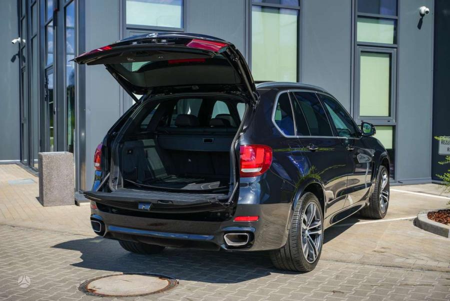 Black BMW X5 2016 in Kaunas, with an engine capacity of 2.99 L and mileage of 325 thousand km for 20450 €, photo 15 on AUTOMOTO.COM.LV