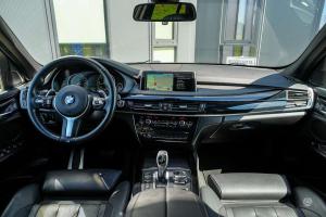 Black BMW X5 2016 in Kaunas, with an engine capacity of 2.99 L and mileage of 325 thousand km for 20450 €, photo 18 on AUTOMOTO.COM.LV