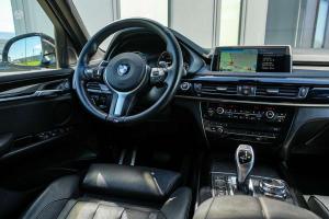 Black BMW X5 2016 in Kaunas, with an engine capacity of 2.99 L and mileage of 325 thousand km for 20450 €, photo 19 on AUTOMOTO.COM.LV