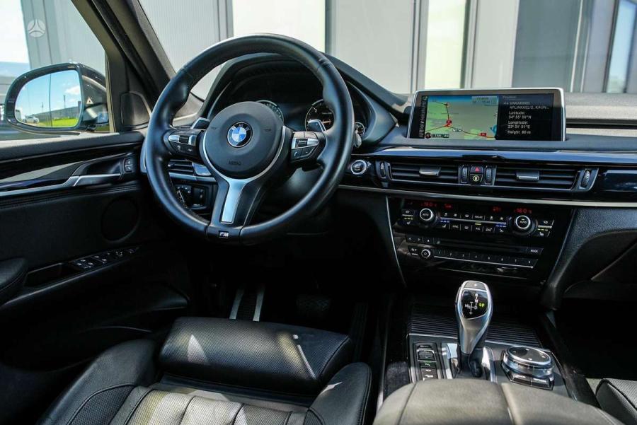 Black BMW X5 2016 in Kaunas, with an engine capacity of 2.99 L and mileage of 325 thousand km for 20450 €, photo 19 on AUTOMOTO.COM.LV