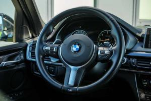 Black BMW X5 2016 in Kaunas, with an engine capacity of 2.99 L and mileage of 325 thousand km for 20450 €, photo 20 on AUTOMOTO.COM.LV