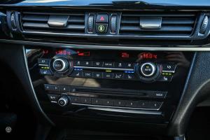 Black BMW X5 2016 in Kaunas, with an engine capacity of 2.99 L and mileage of 325 thousand km for 20450 €, photo 23 on AUTOMOTO.COM.LV