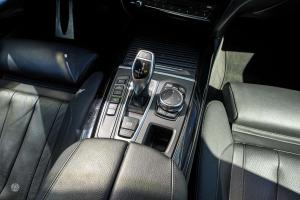 Black BMW X5 2016 in Kaunas, with an engine capacity of 2.99 L and mileage of 325 thousand km for 20450 €, photo 24 on AUTOMOTO.COM.LV