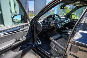 Black BMW X5 2016 in Kaunas, with an engine capacity of 2.99 L and mileage of 325 thousand km for 20450 €, photo 25 on AUTOMOTO.COM.LV